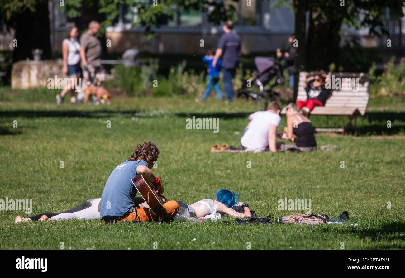 Stuttgart gardens people hi-res stock photography and images - Alamy