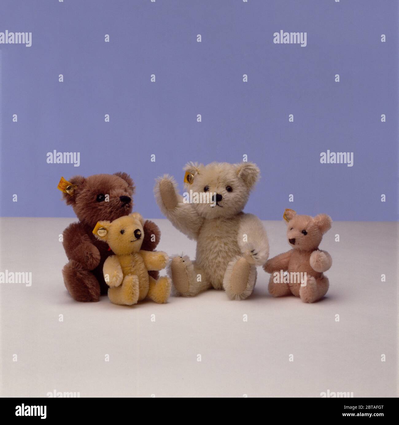 Group of teddy bears hi-res stock photography and images - Alamy