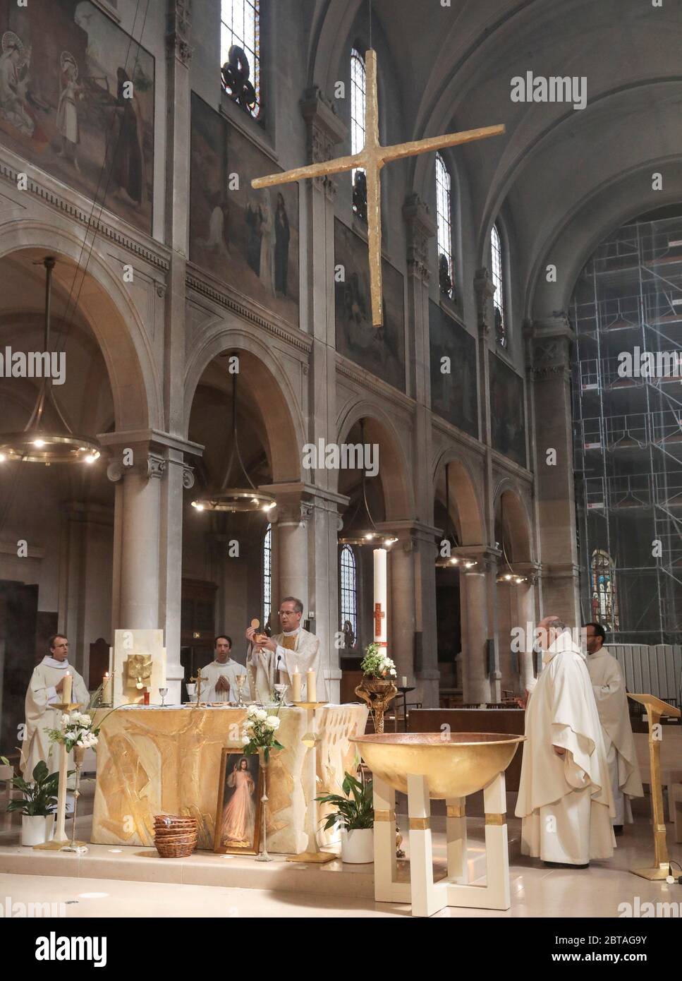 Consecration eucharist mass hi-res stock photography and images - Alamy