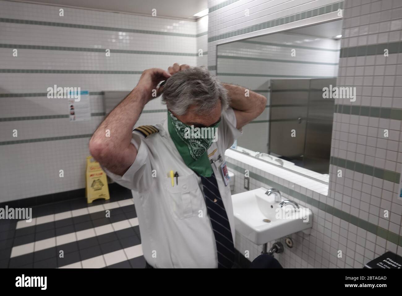 Airport toilet hi-res stock photography and images - Alamy