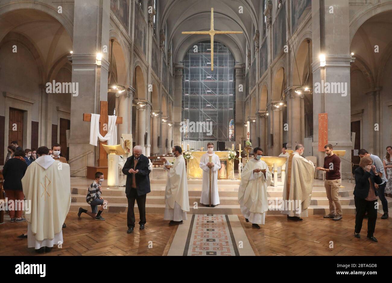 FIRST MASS AFTER THE DECONFINEMENT NOTRE-DAME-DES CHAMPS CHURCH, PARIS ...