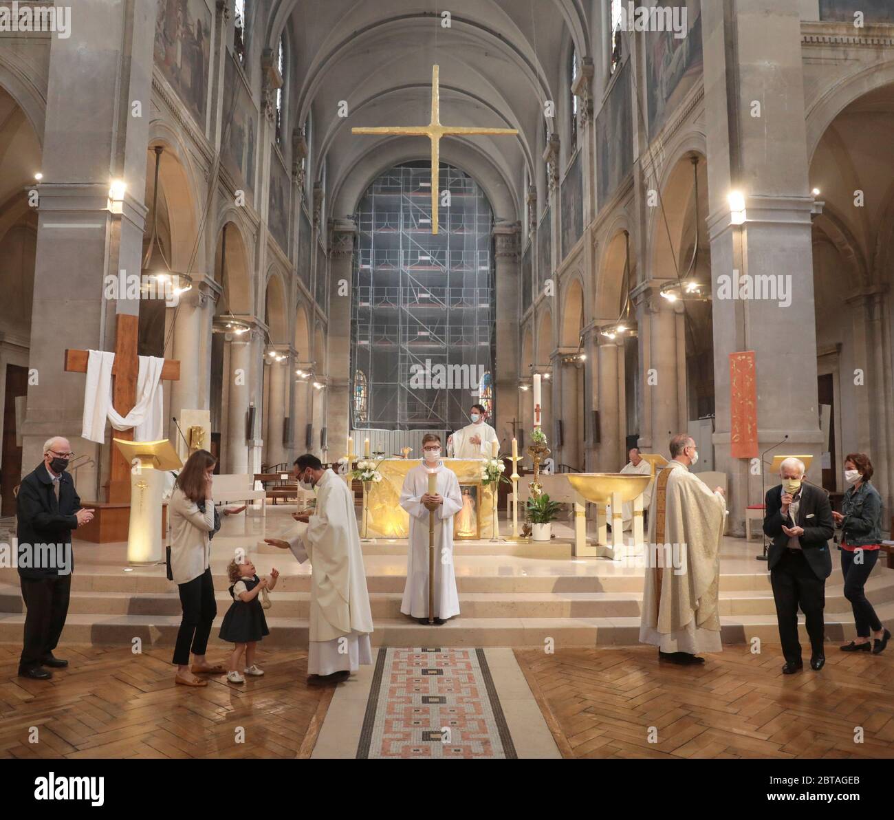 FIRST MASS AFTER THE DECONFINEMENT NOTRE-DAME-DES CHAMPS CHURCH, PARIS ...