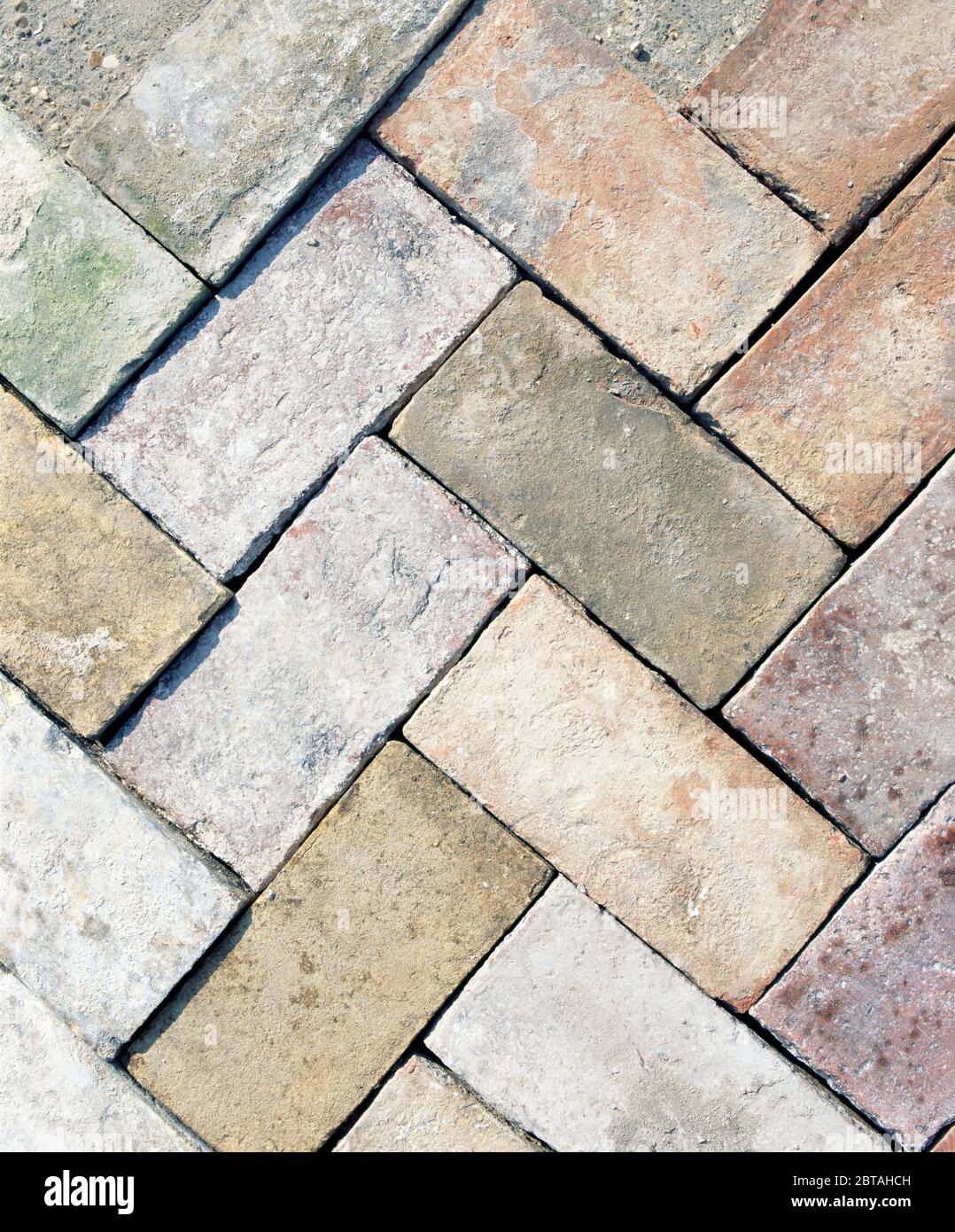 Loose bricks hi-res stock photography and images - Alamy