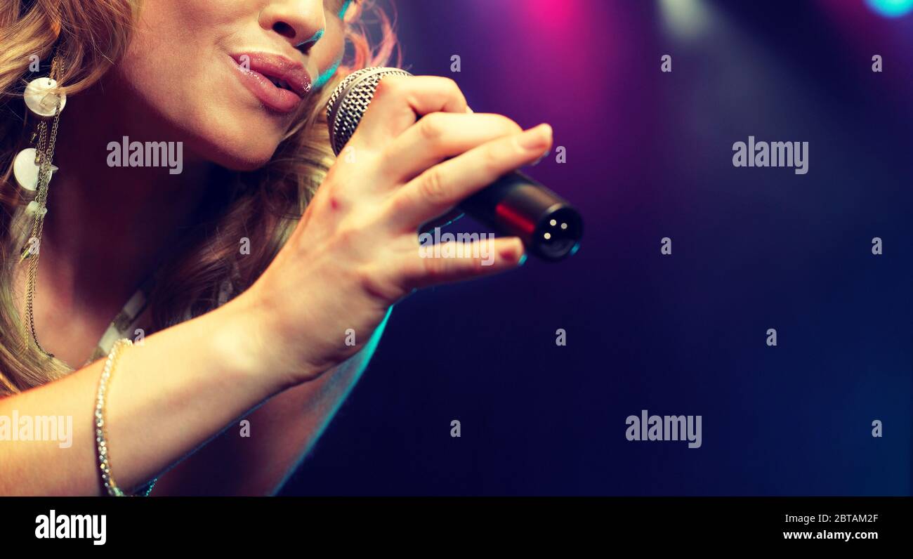 Beautiful microphone singing rockstar girl hi-res stock photography and ...