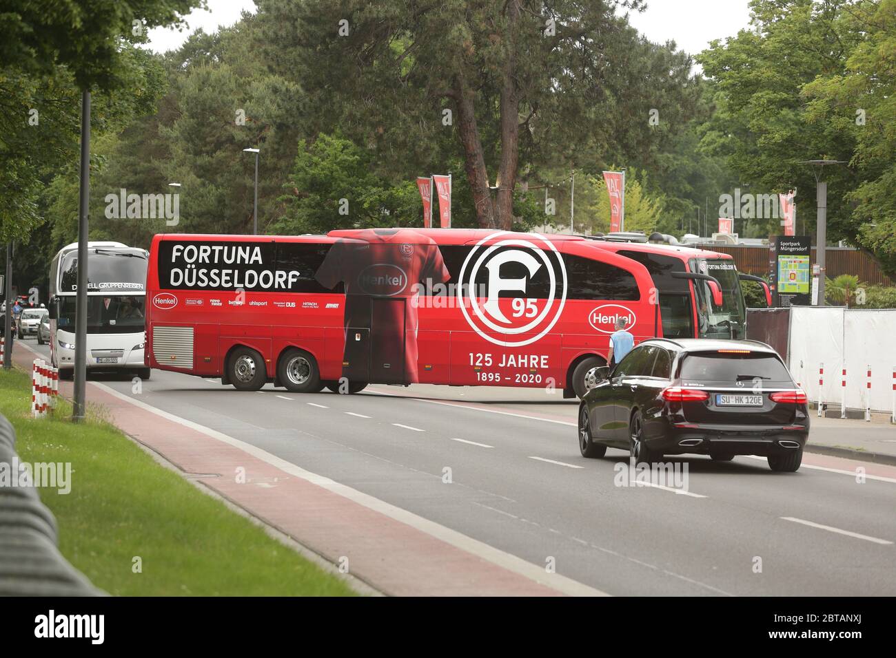 Football team buses hi-res stock photography and images - Alamy