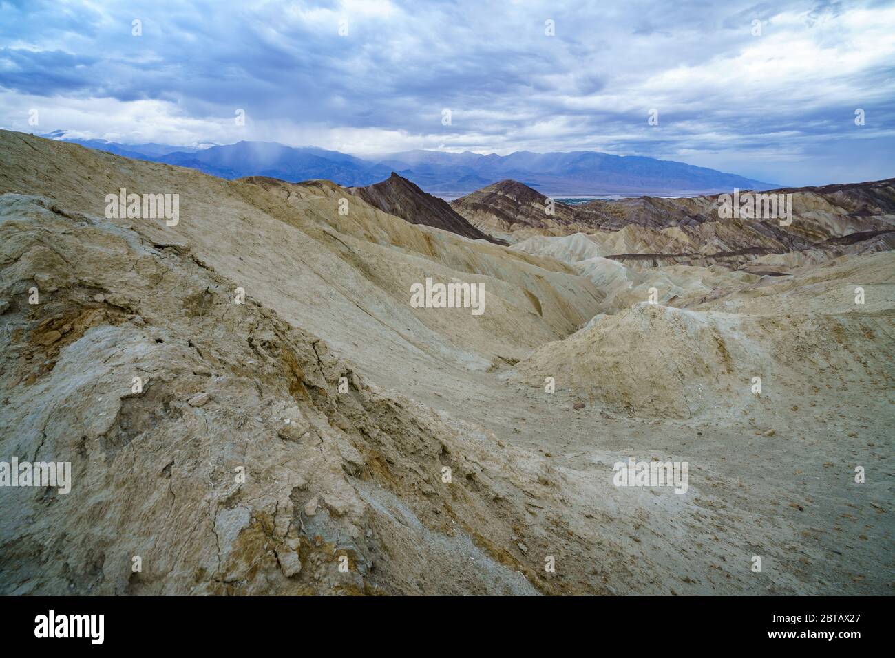 hikink the golden canyon - gower gulch circuit in death valley national ...