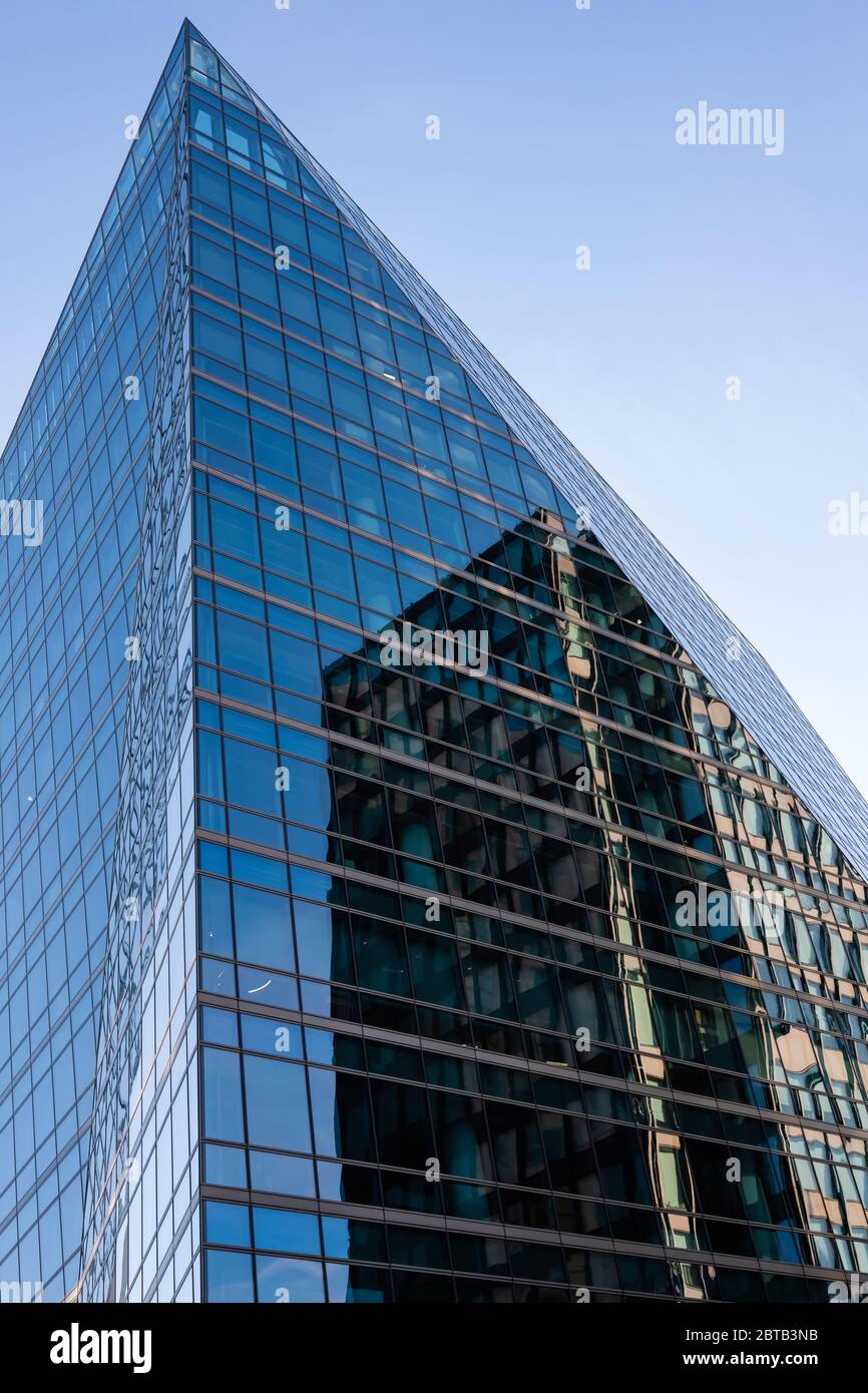 Tall shiny building hi-res stock photography and images - Alamy