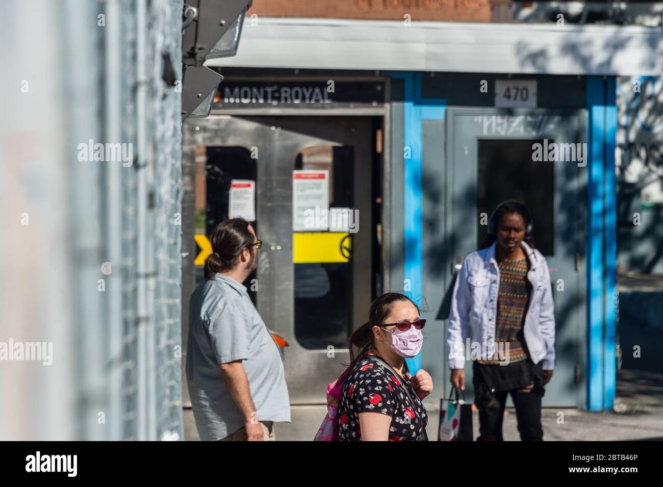 Face mask subway montreal hi-res stock photography and images - Alamy