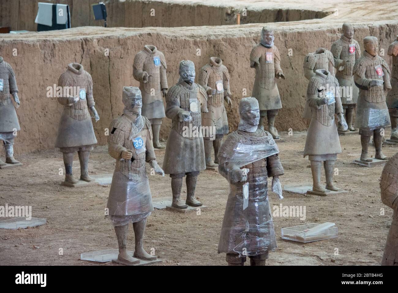 Terracotta Army, excavated terracotta sculptures depicting the armies ...