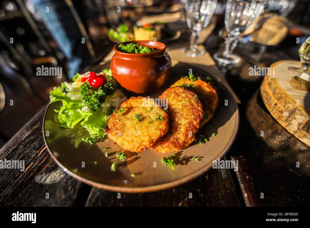 Belarusian traditional eat food draniki Stock Photo - Alamy
