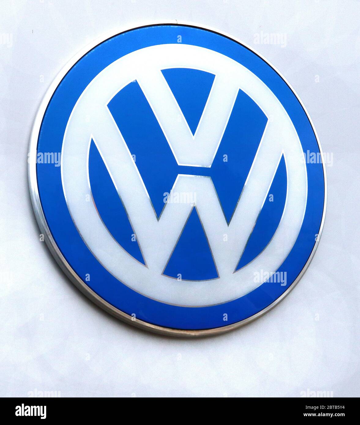 Volkswagen motor company logo seen at a car dealership Stock Photo - Alamy