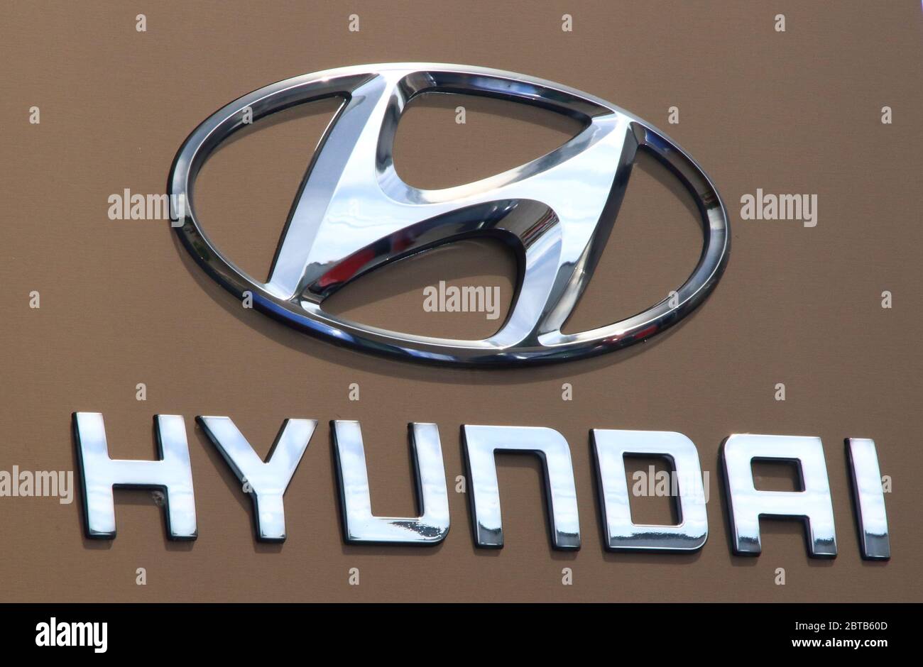 Hyundai motor company logo seen at a car dealership Stock Photo - Alamy
