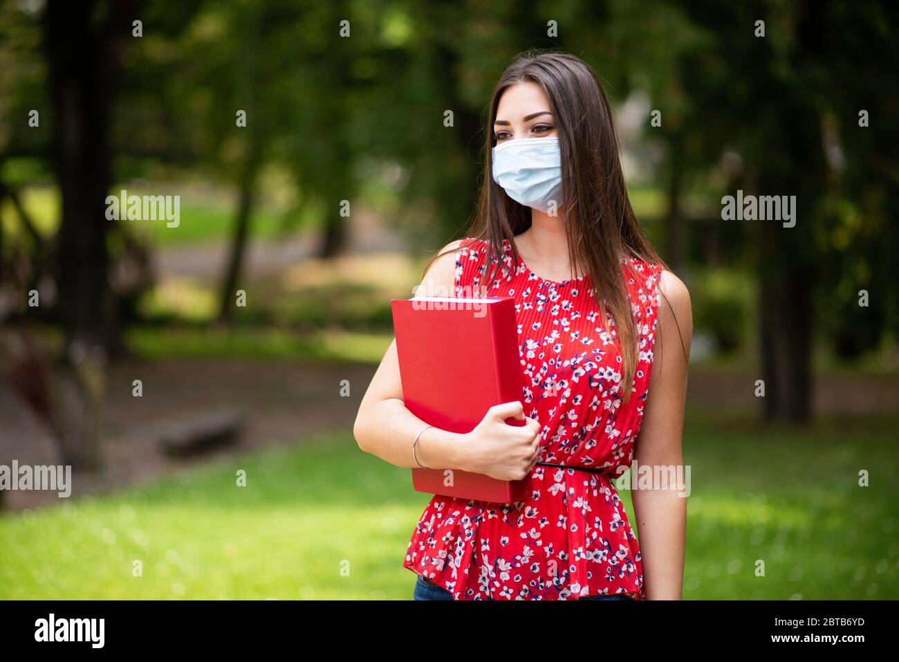 Student holding a book hi-res stock photography and images - Alamy