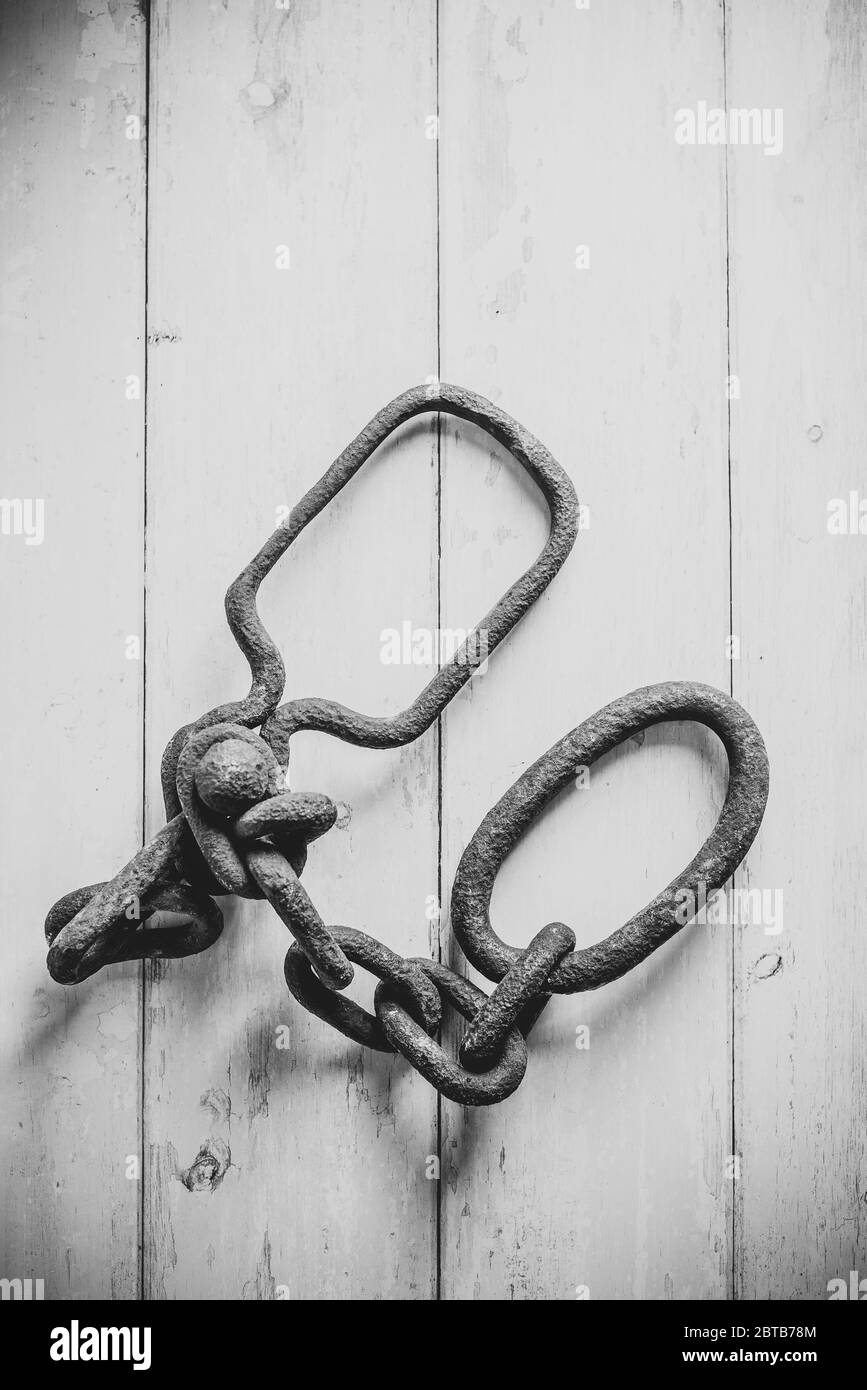 Closeup old black chain Black and White Stock Photos & Images - Alamy