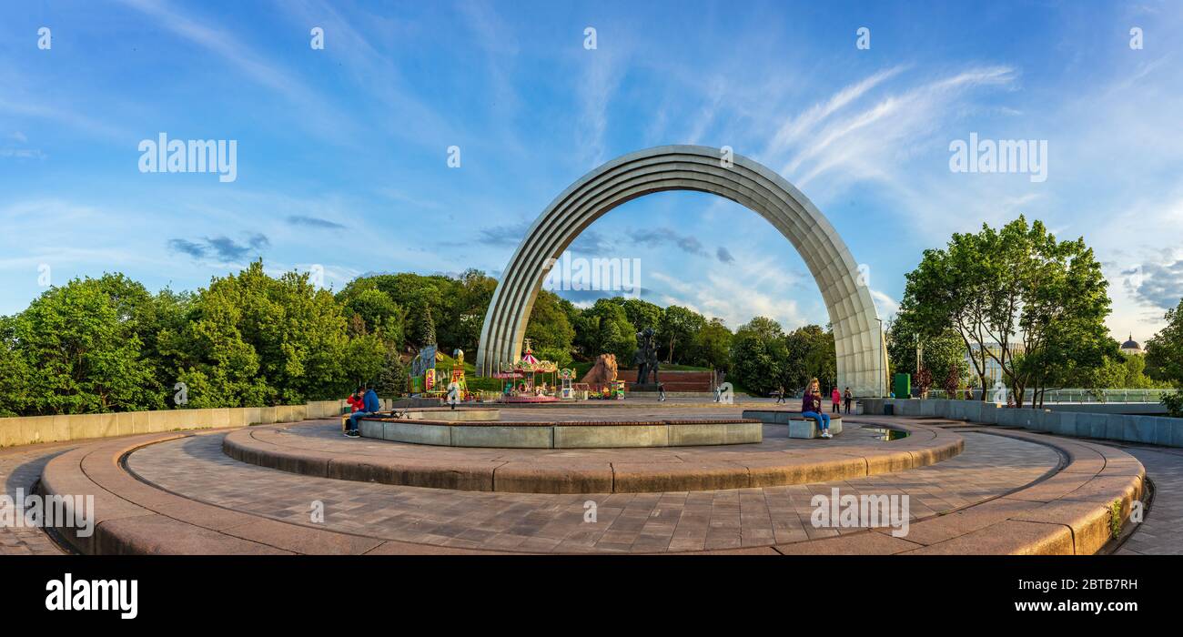 People's Friendship Arch is the favorite place of rest of city dwellers ...
