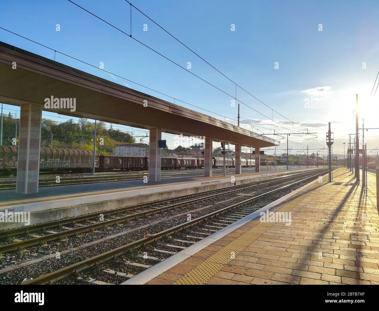 Train tracks perspective view. Transportation mode Stock Photo - Alamy
