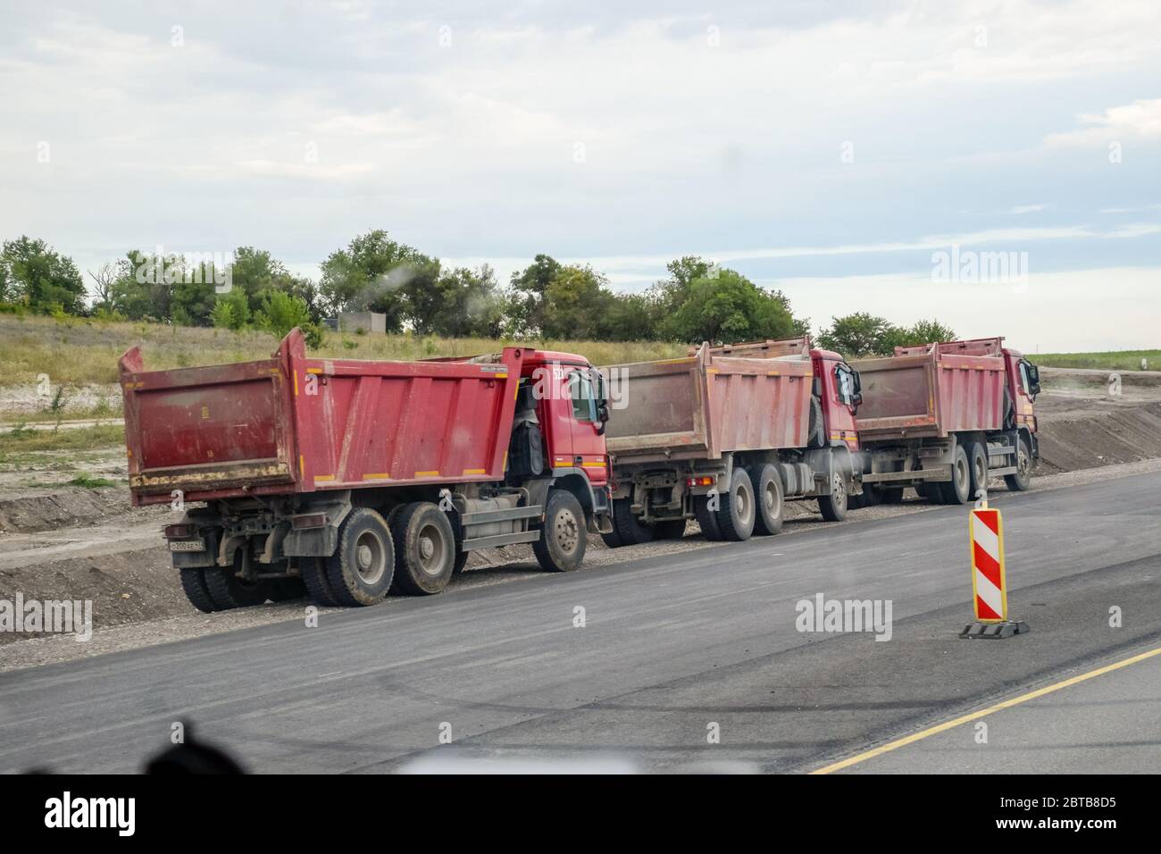 Side tipper hi-res stock photography and images - Alamy