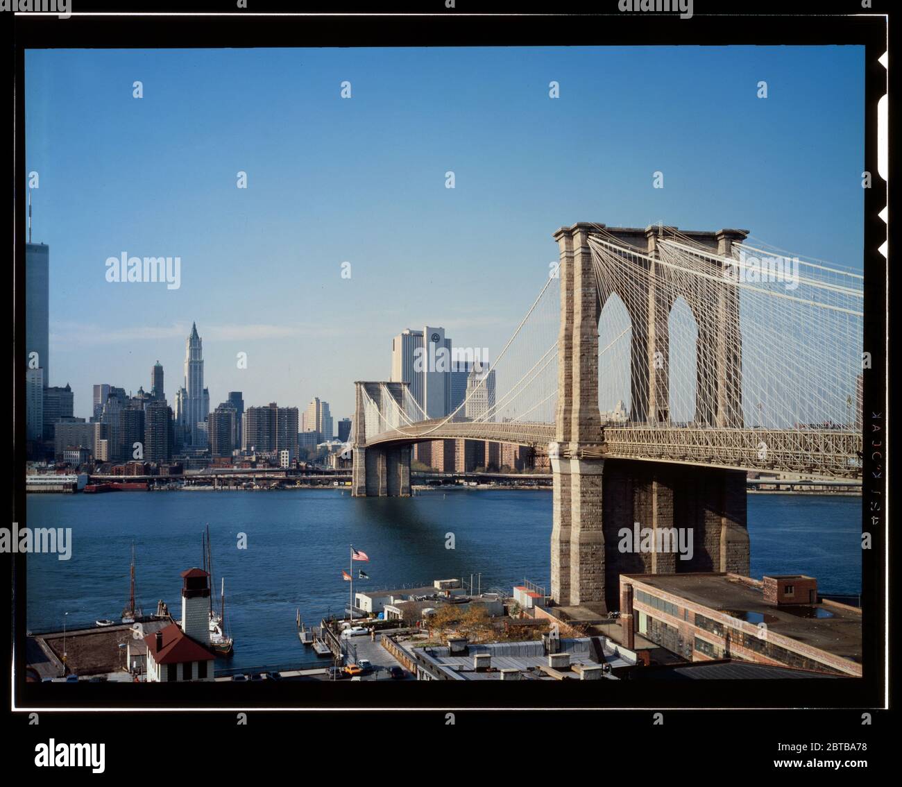 1991 , NEW YORK , USA : VIEW LOOKING WEST, BROOKLYN IN FOREGROUND ...