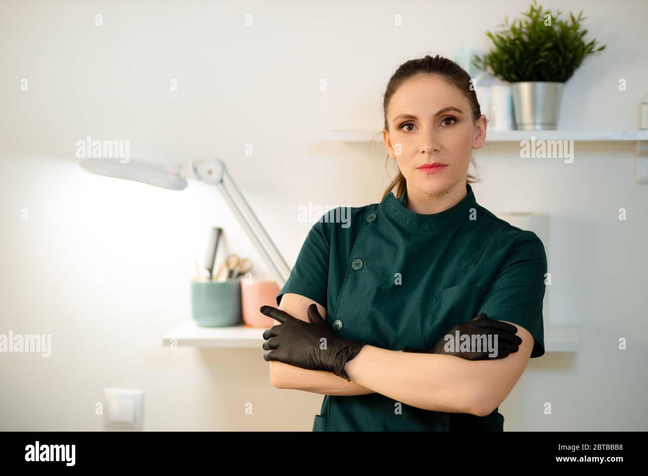 Female waxing sugaring master hi-res stock photography and images - Alamy