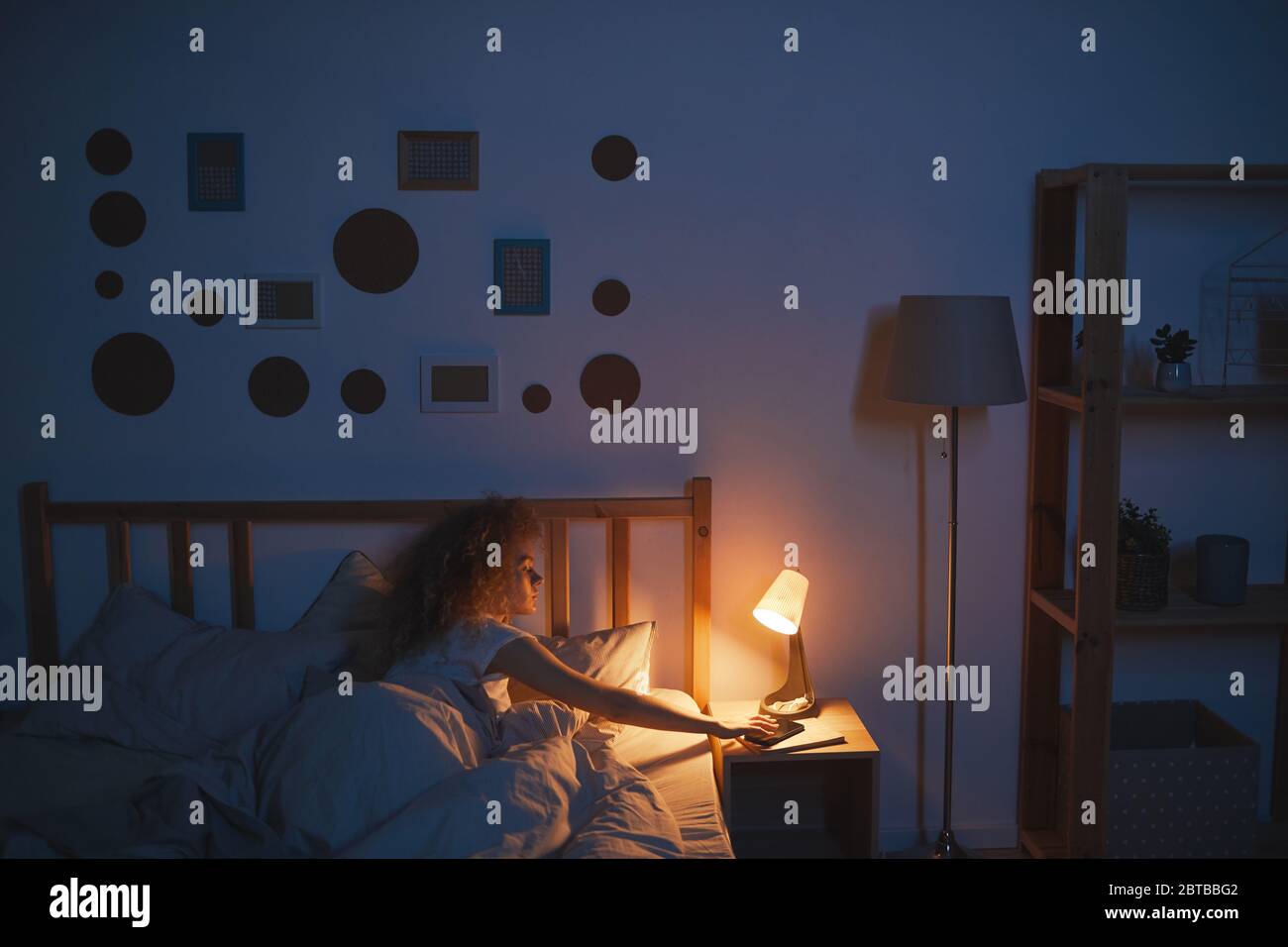 Switching off light bedroom hi-res stock photography and images - Alamy