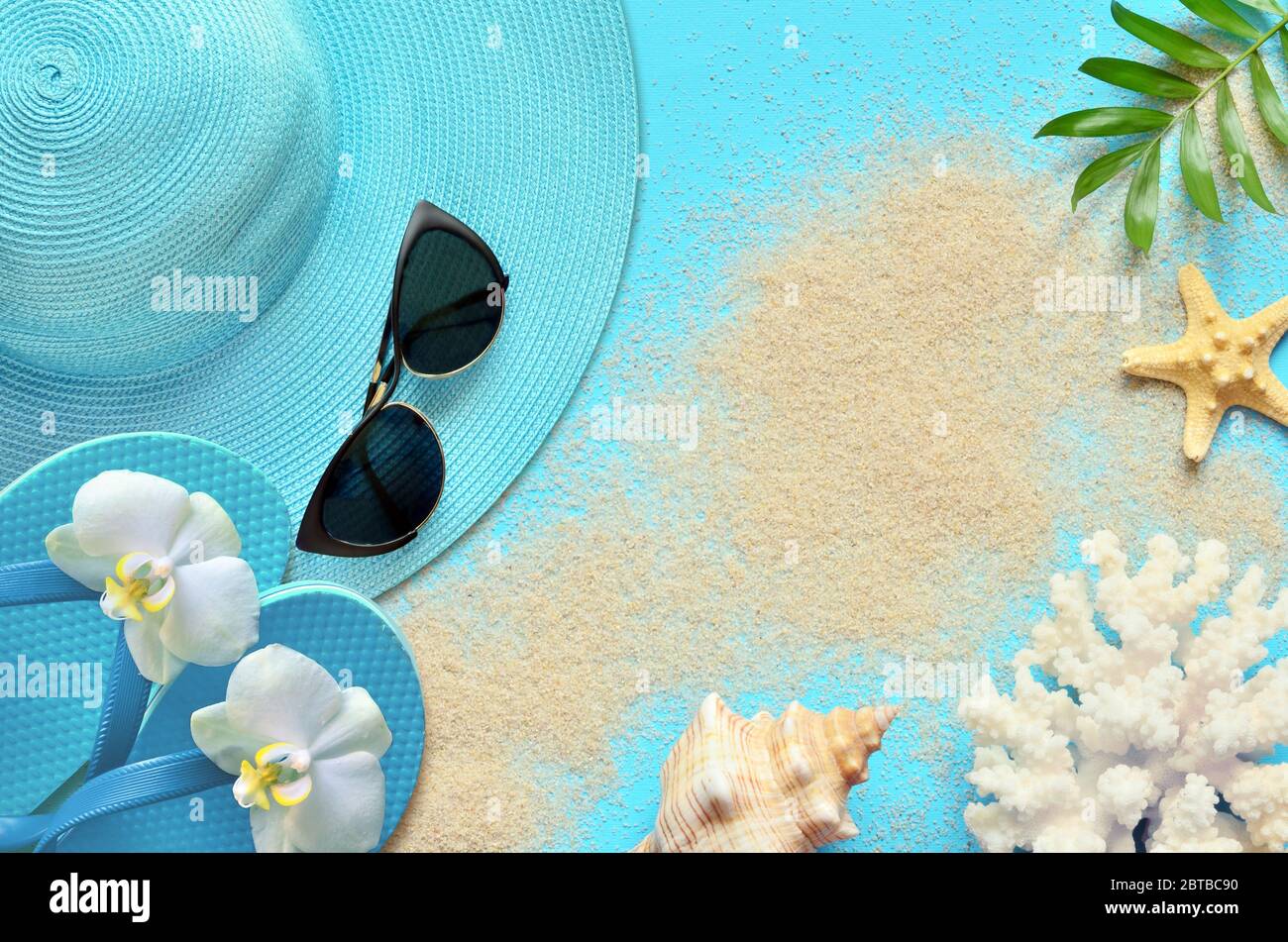 Flat lay beach hi-res stock photography and images - Alamy