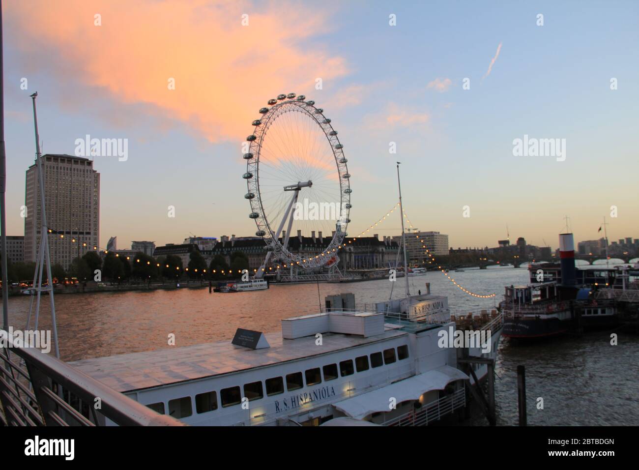 Inside london eye capsules hi-res stock photography and images - Alamy
