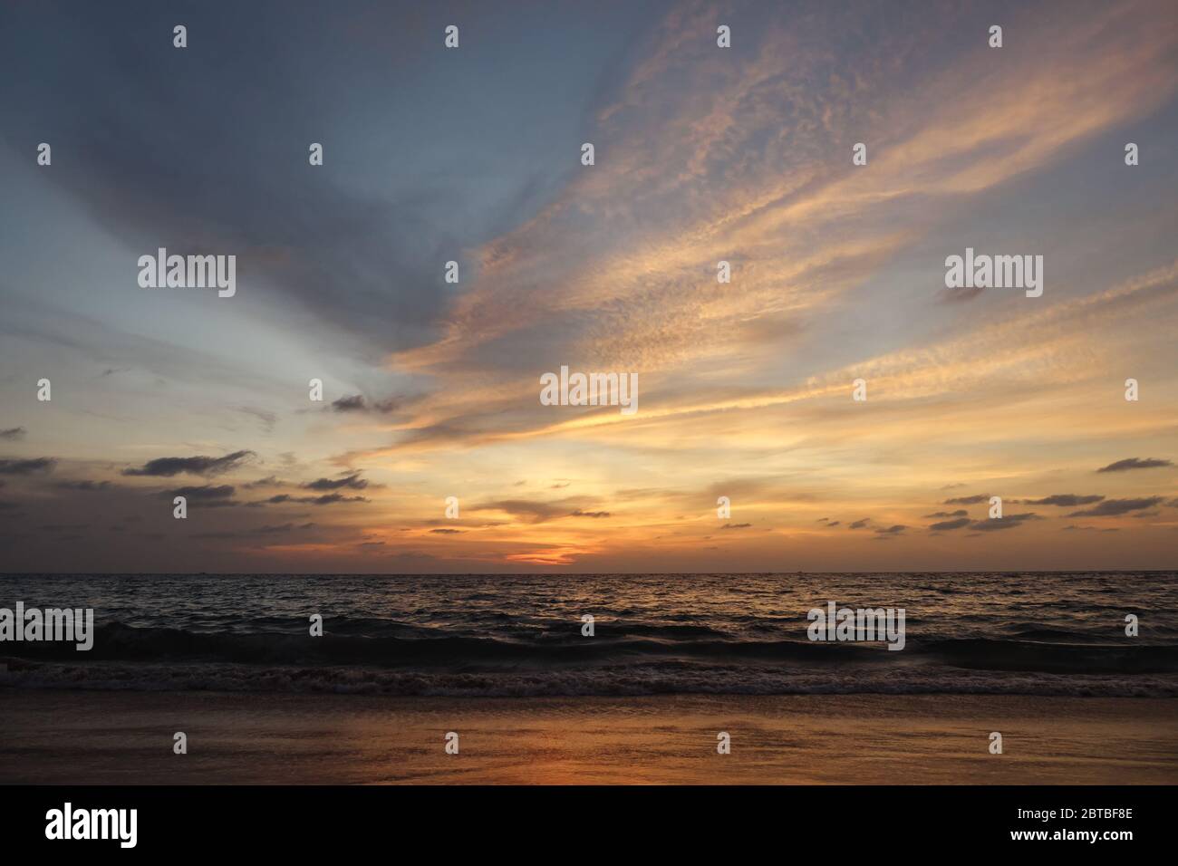 Beautiful wide ocean waves roll hi-res stock photography and images - Alamy