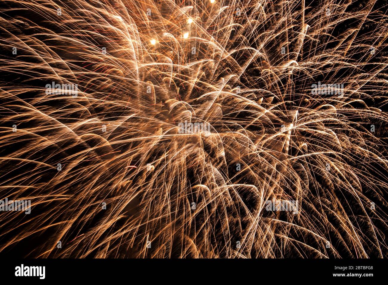 Yellow fireworks hi-res stock photography and images - Alamy