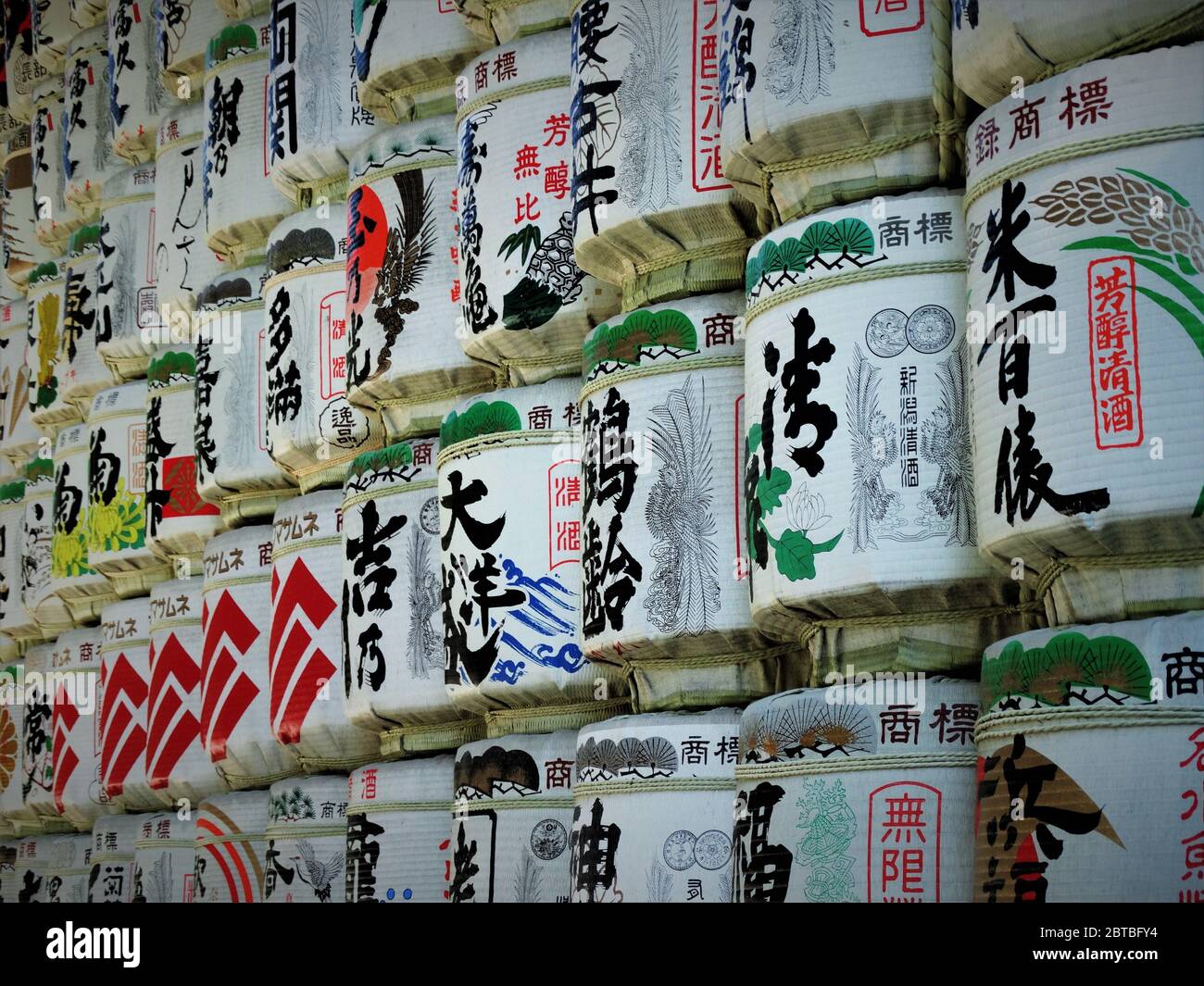 Japanese traditional pots perfectly organized in a Market Stock Photo ...