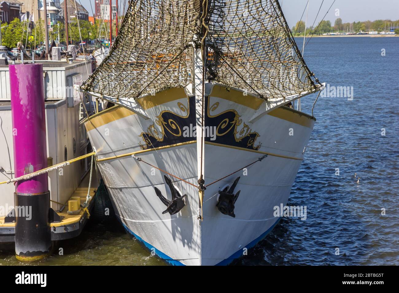 Bow old sailing ship hi-res stock photography and images - Alamy