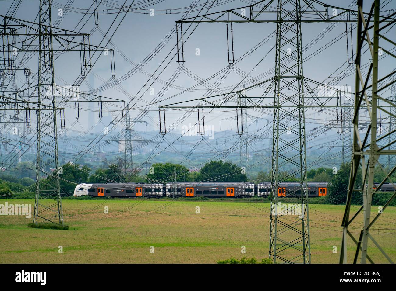 Train on the line between Essen and Bochum, power lines, extra-high ...