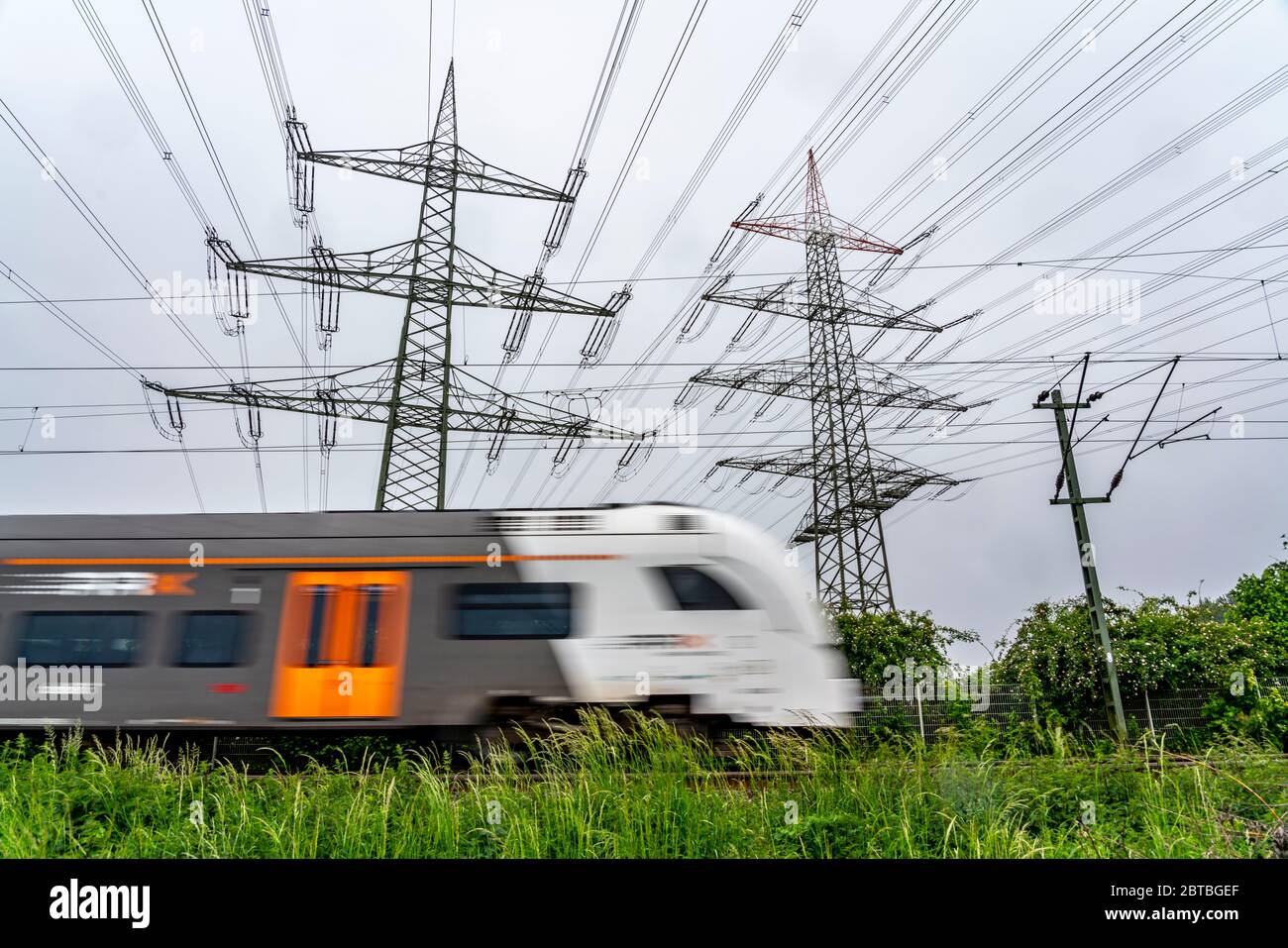 Power line voltage pole hi-res stock photography and images - Alamy