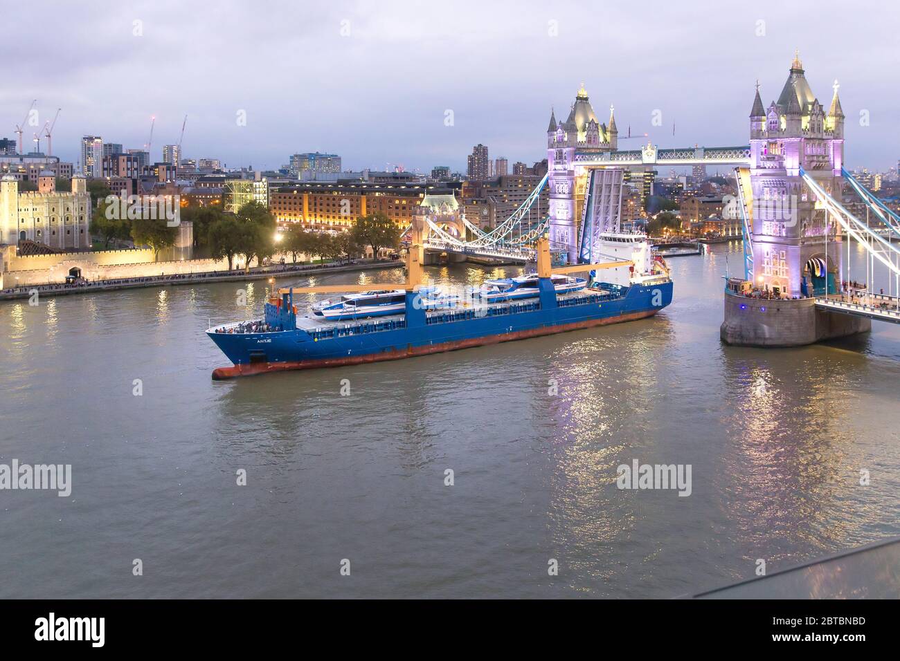 Hms jupiter london bridge hi-res stock photography and images - Alamy
