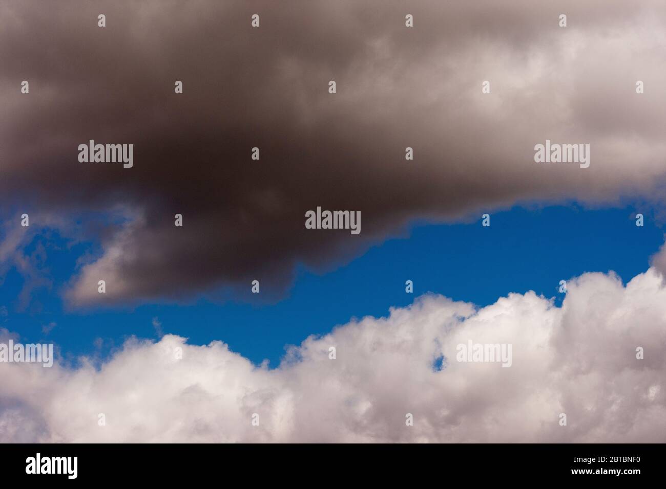 Windy dark clouds background hi-res stock photography and images - Alamy