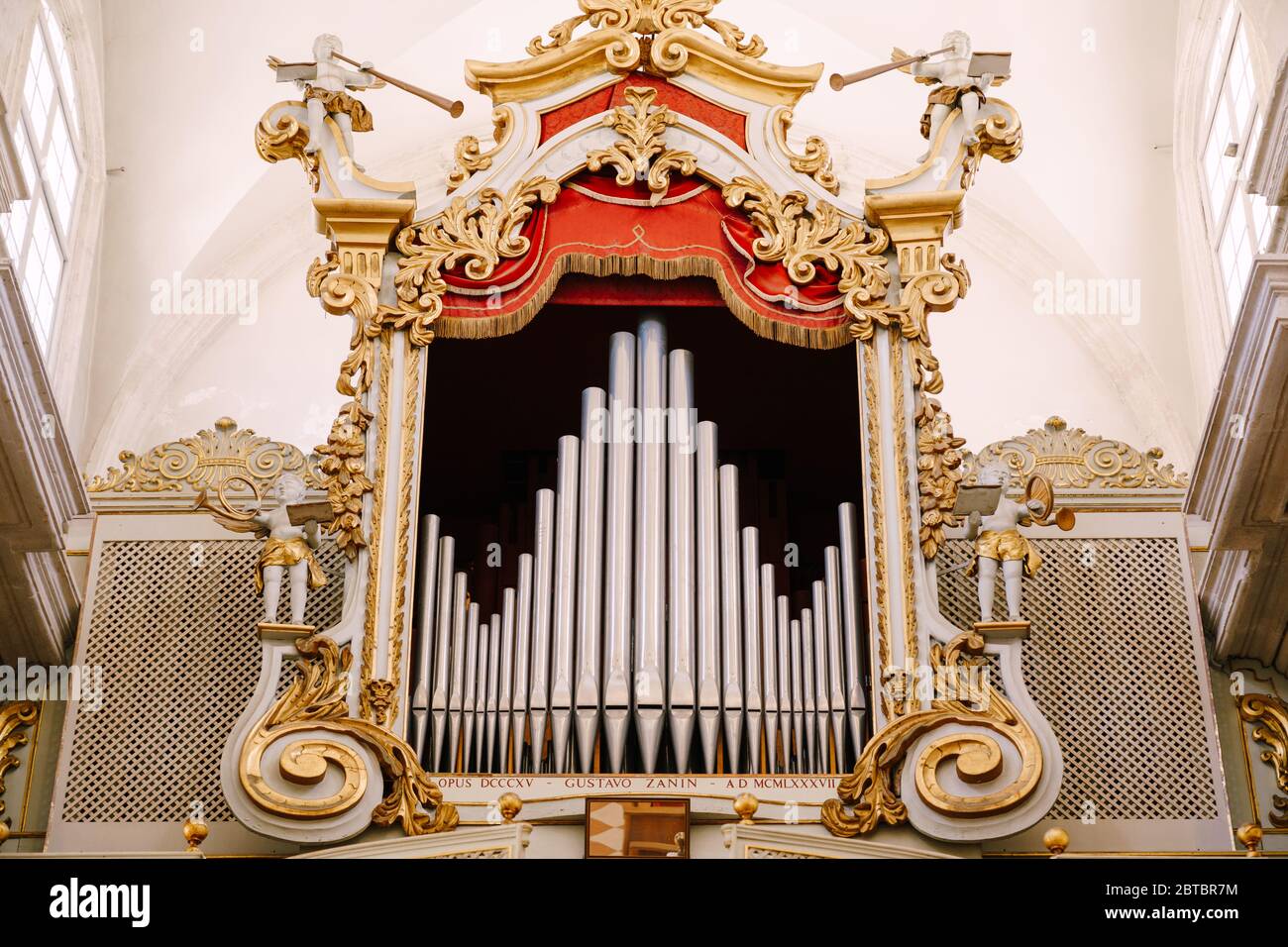 Church of the Vlaha Church inside, in Dubrovnik, Croatia, Europe. Organ ...
