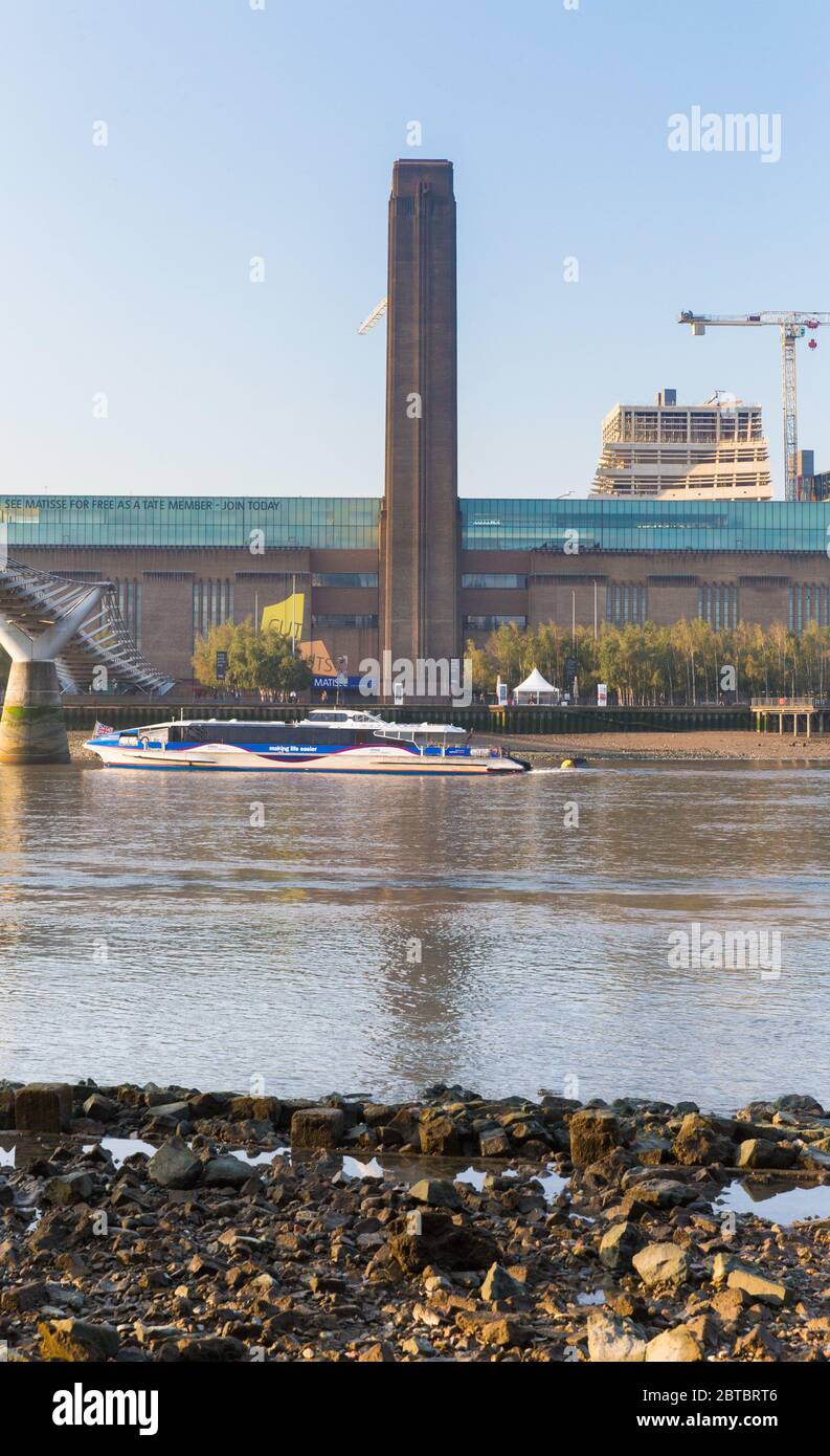 Tate modern chimney tower hi-res stock photography and images - Alamy