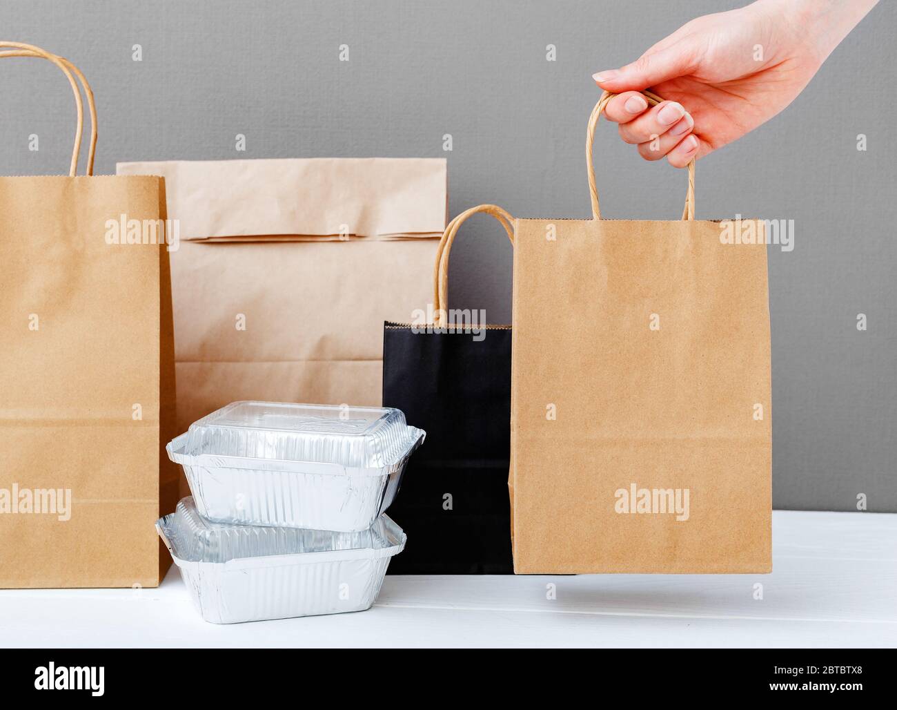 Food delivery hi-res stock photography and images - Alamy