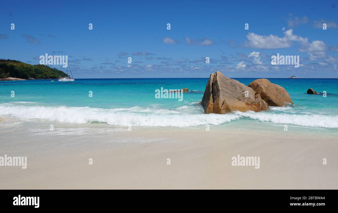 amazing tropical landscape on the seychelles islands Stock Photo - Alamy