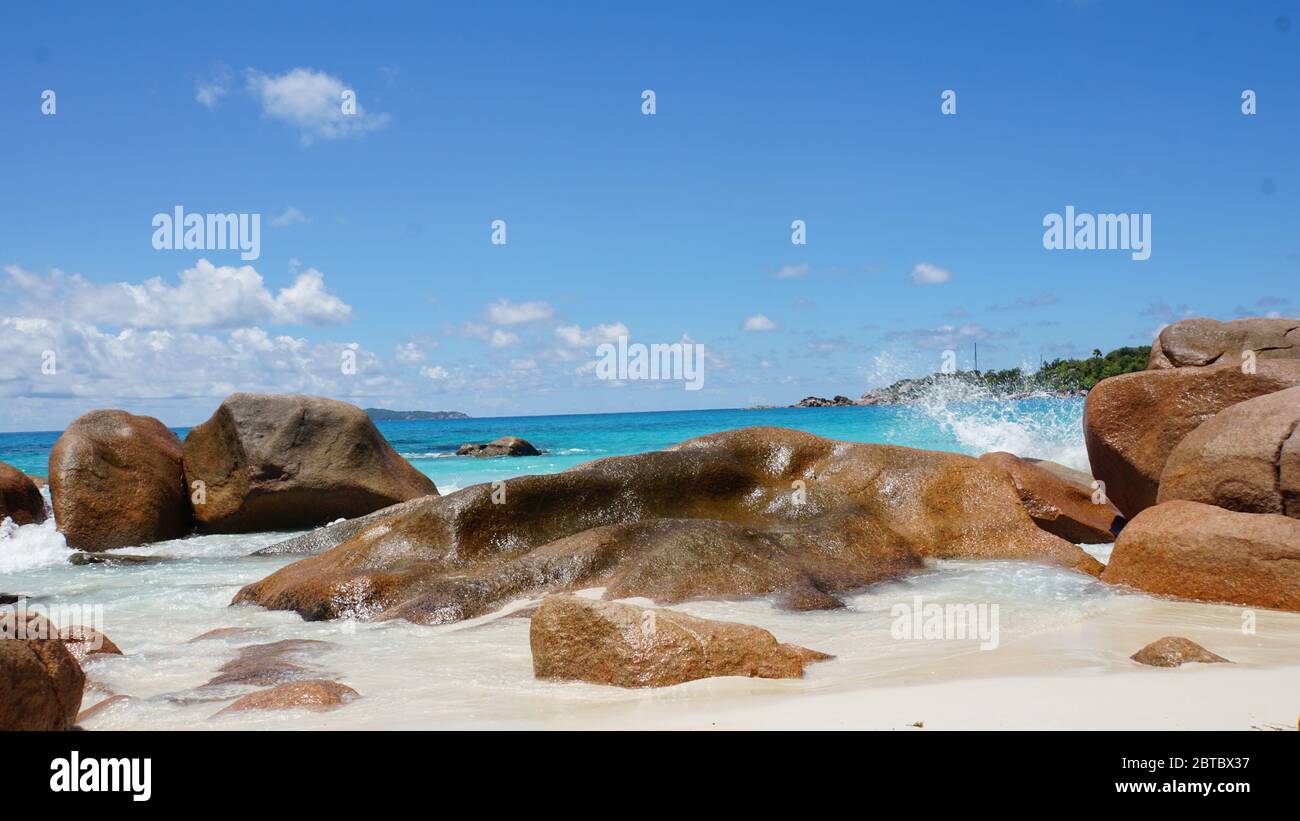 amazing tropical landscape on the seychelles islands Stock Photo - Alamy