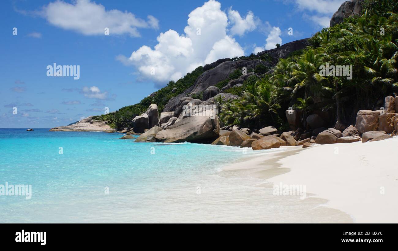 amazing tropical landscape on the seychelles islands Stock Photo - Alamy