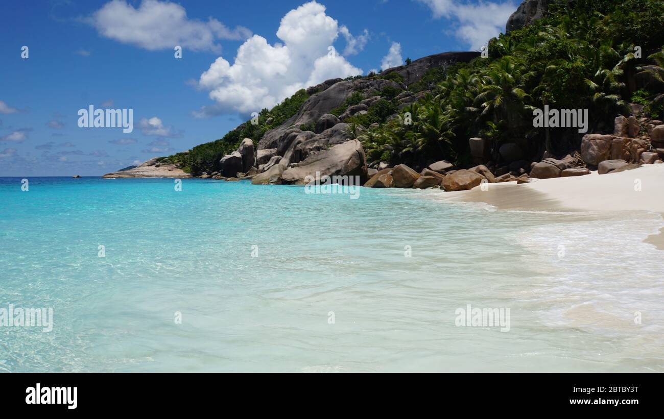 amazing tropical landscape on the seychelles islands Stock Photo - Alamy