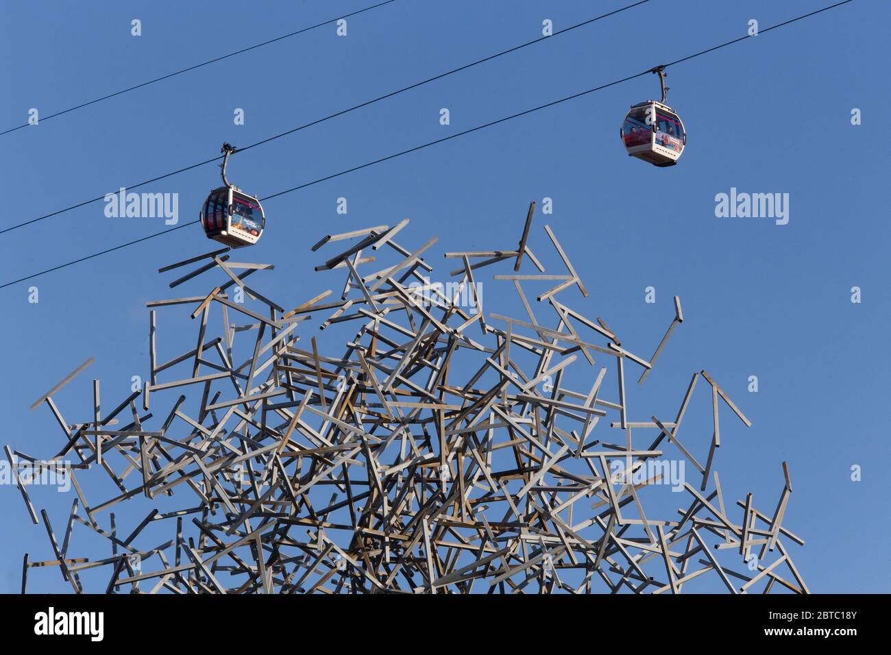 Emirates Air Line cable cars Stock Photo - Alamy