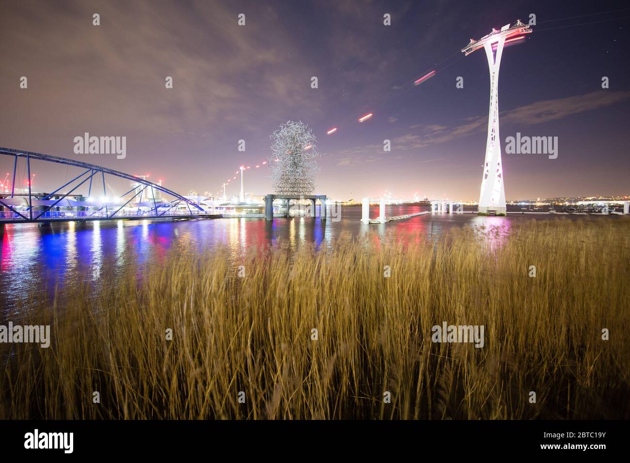 Emirates Air Line cable cars Stock Photo - Alamy