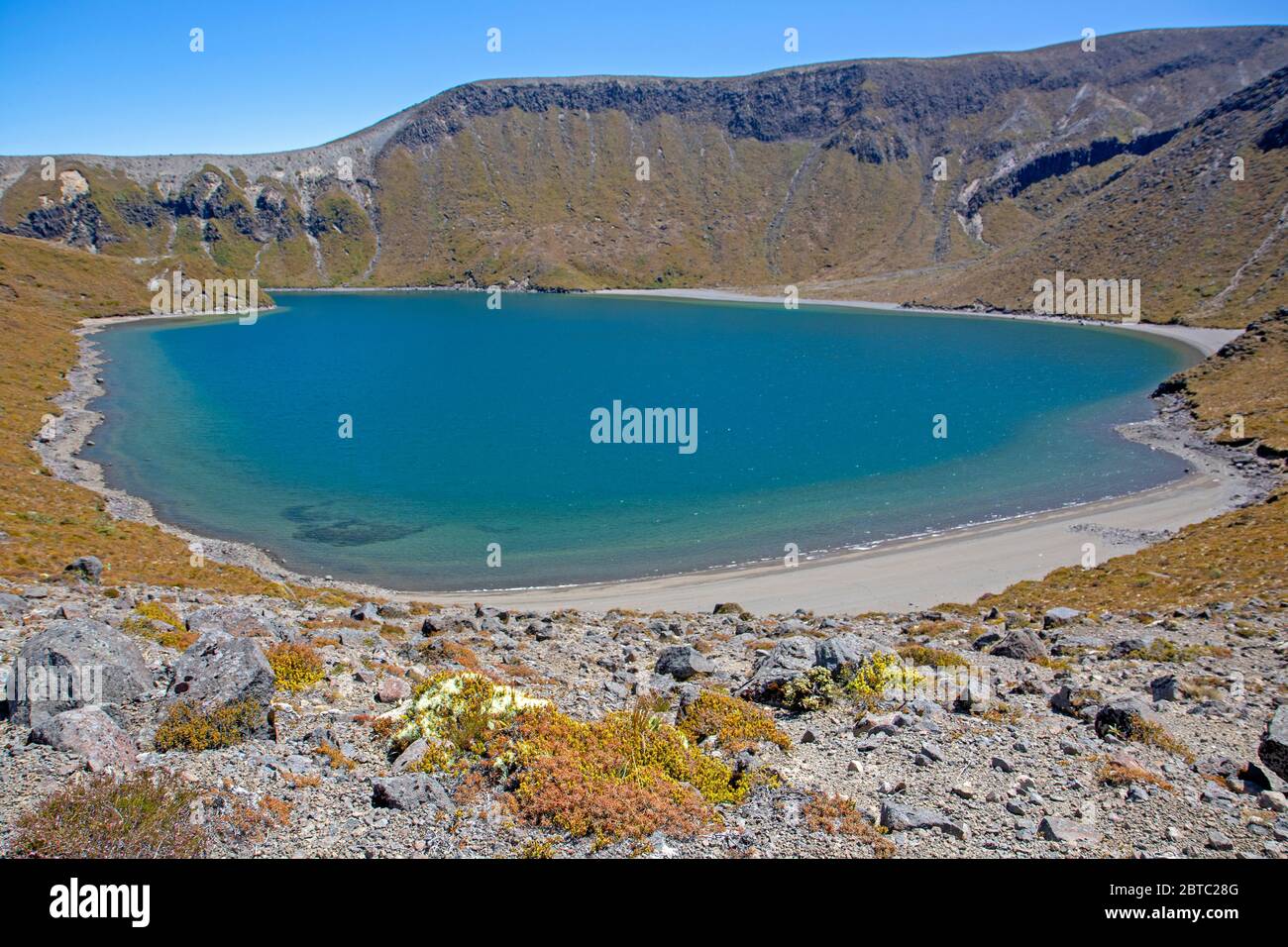 Upper Tama Lake in Tongariro National Park Stock Photo - Alamy