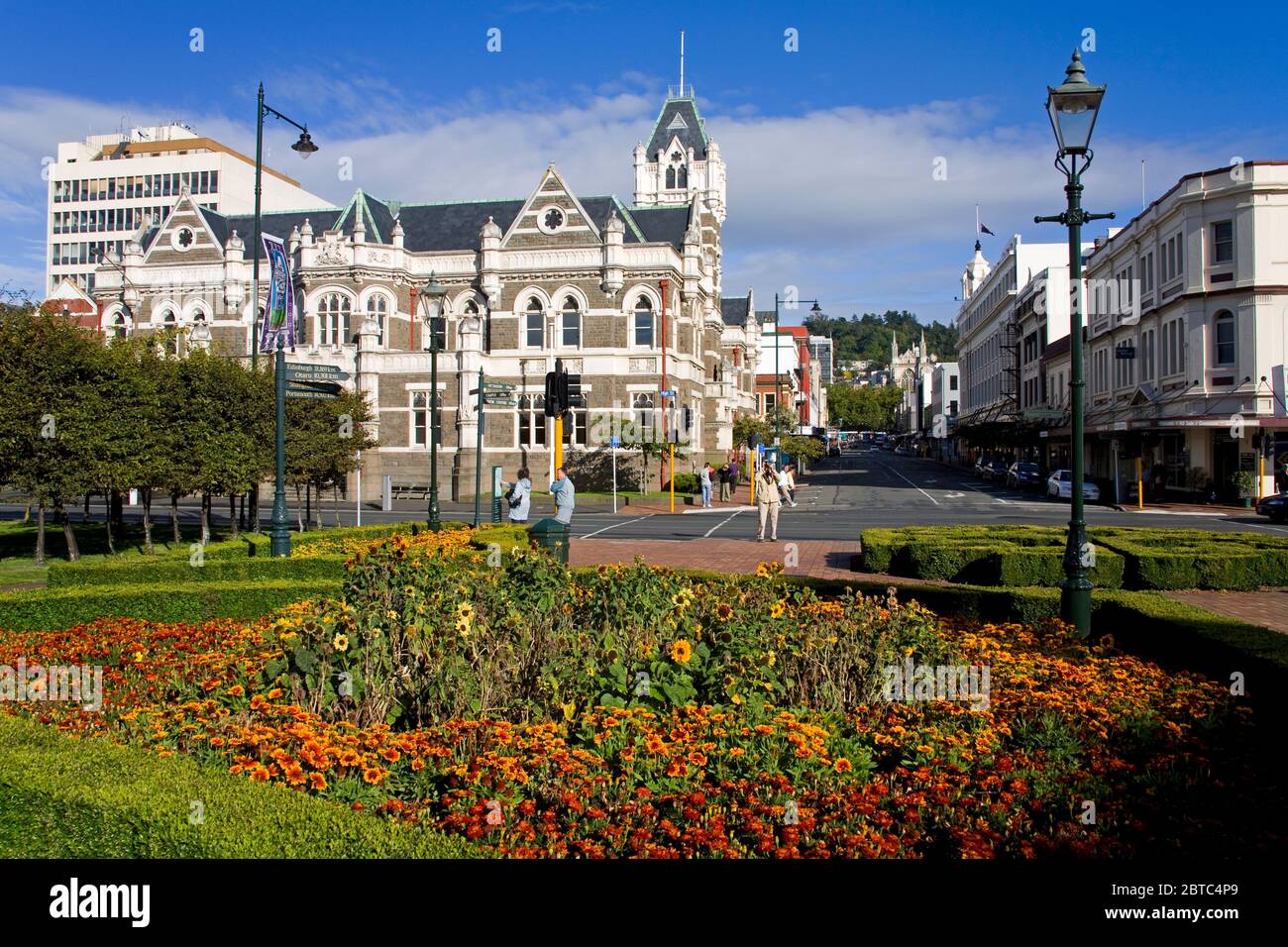 Dunedin new zealand central business district hi-res stock photography ...