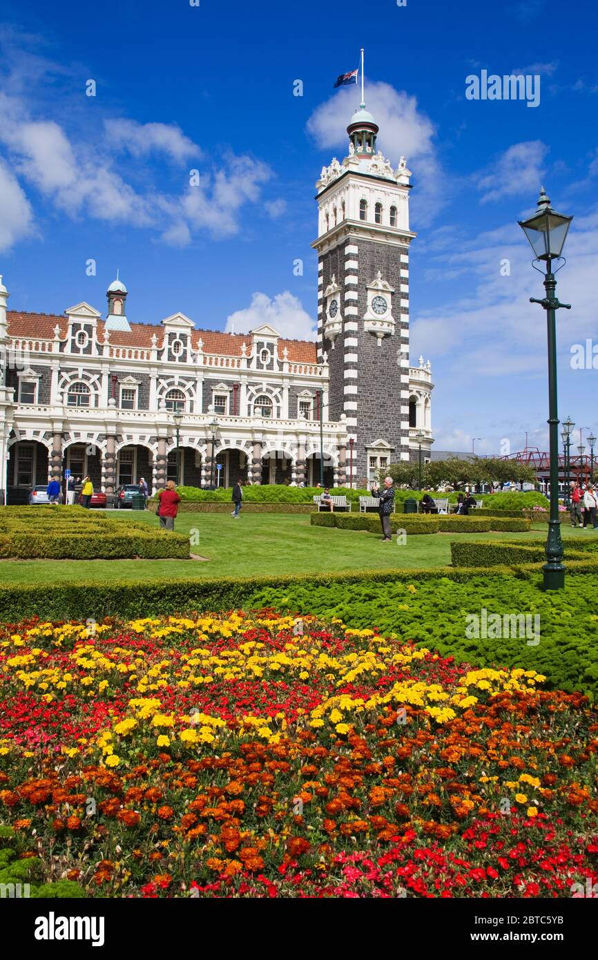 Dunedin historic railway station hi-res stock photography and images ...