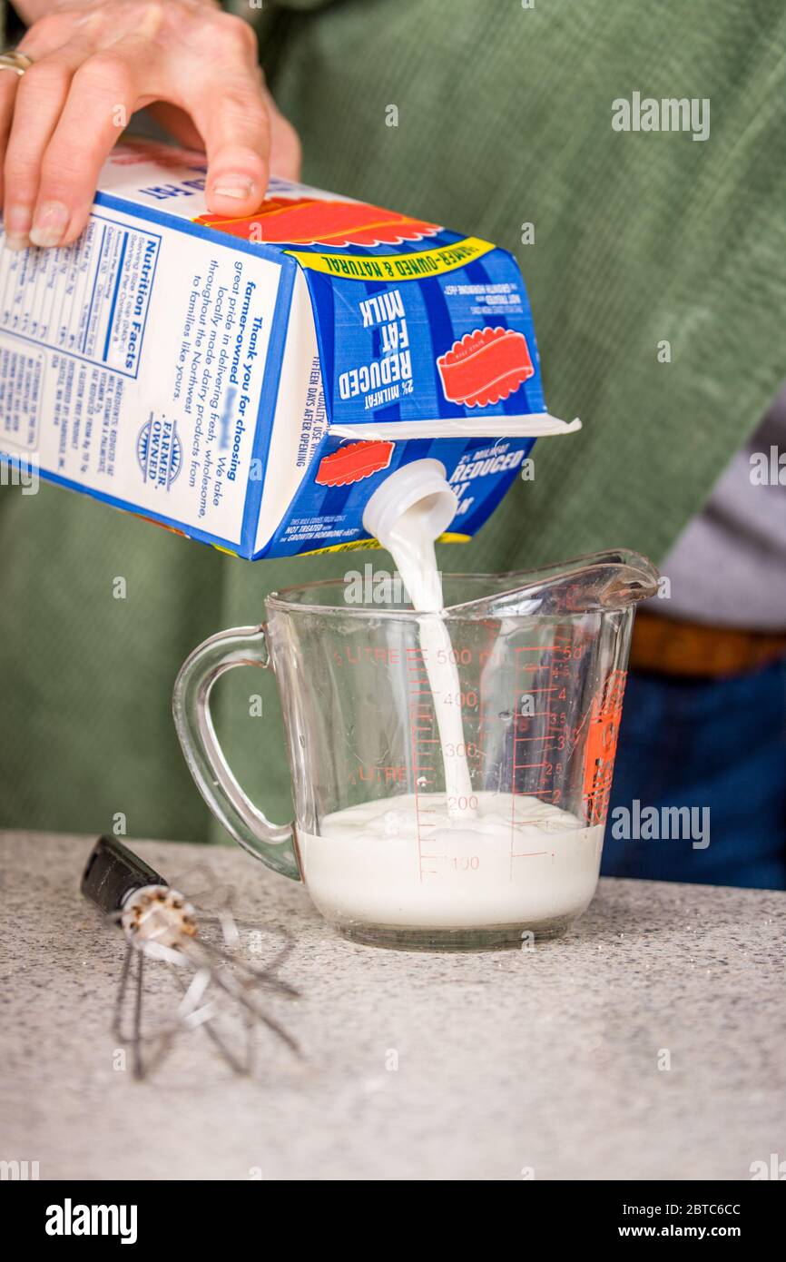 Measuring cup milk hi-res stock photography and images - Alamy