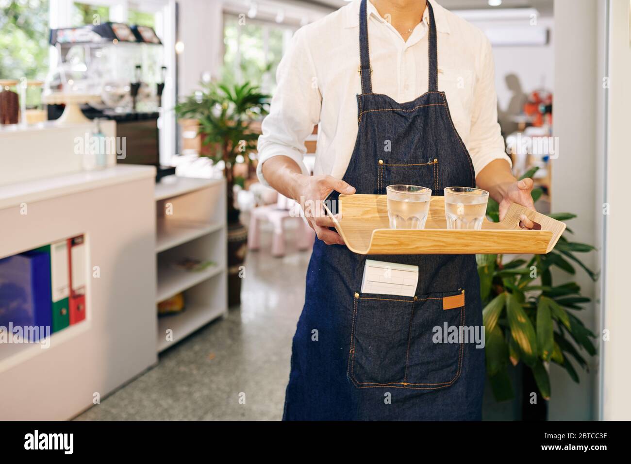 Waiter carrying food tray hi-res stock photography and images - Alamy