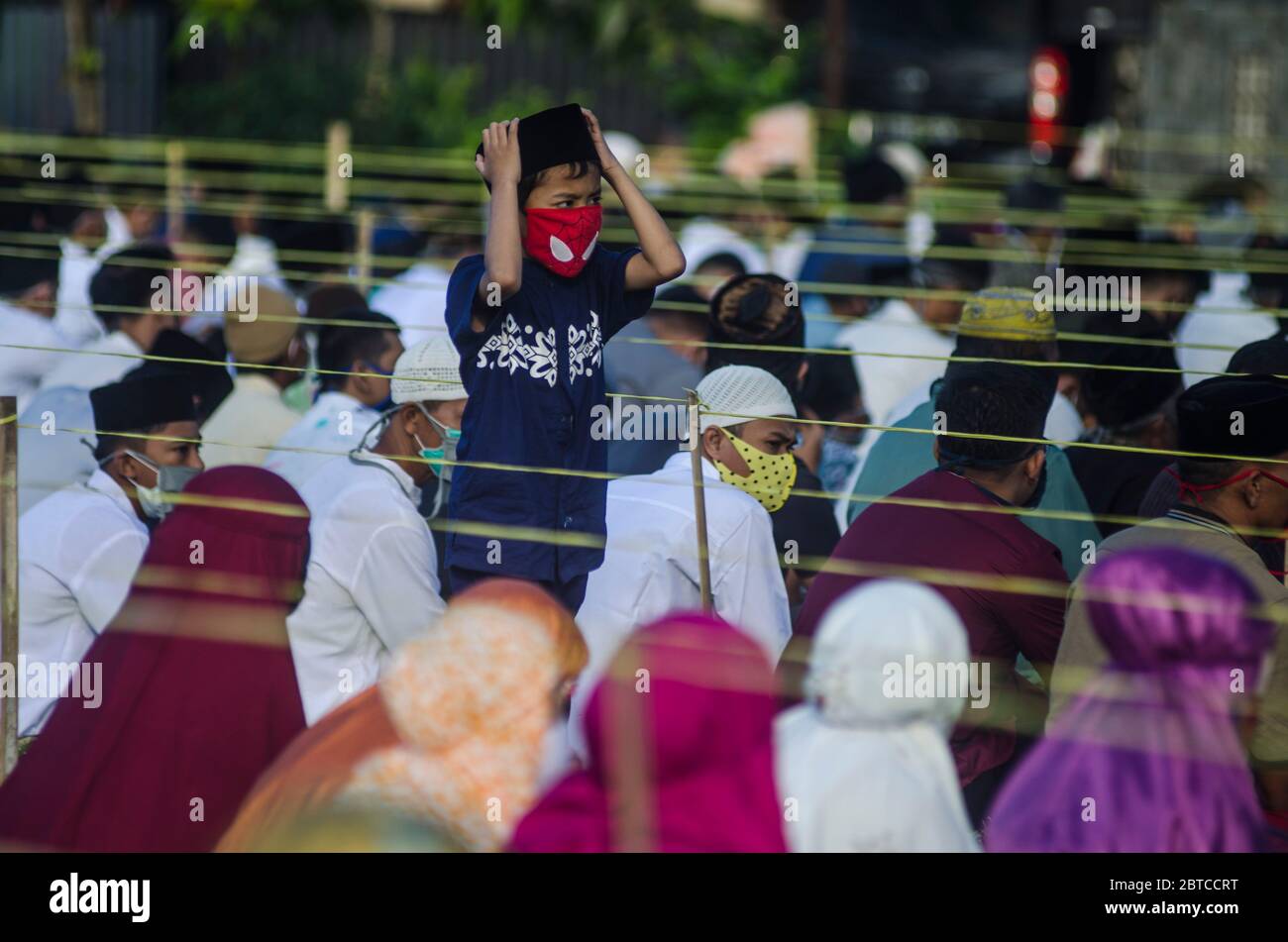 Face mask attends prayers hi-res stock photography and images - Alamy