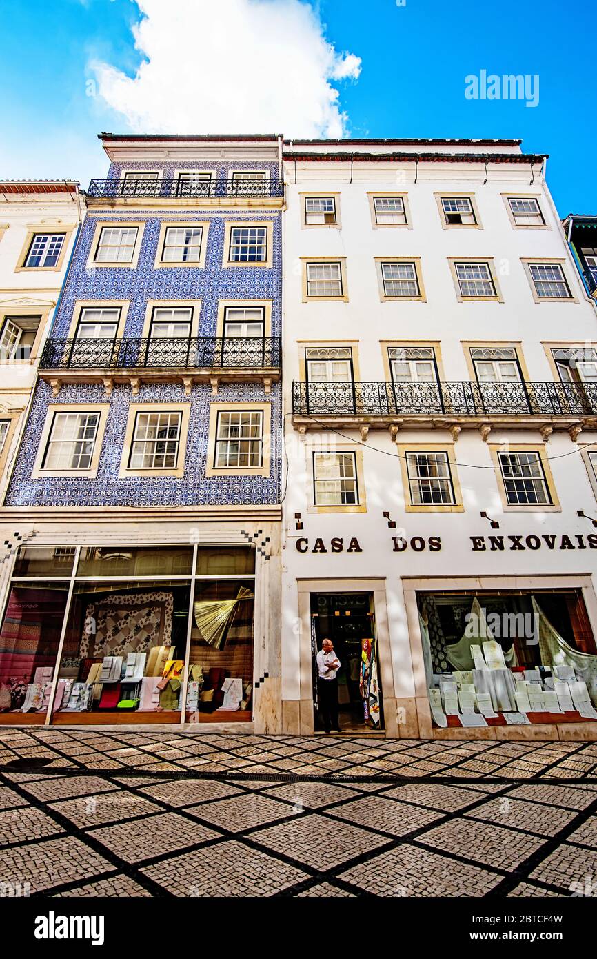 Shopkeeper store hi-res stock photography and images - Alamy